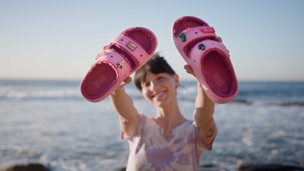 NEW CROCS JUST DROPPED! THE COZZZZY SANDAL! - The Freebie Guy® ️️️