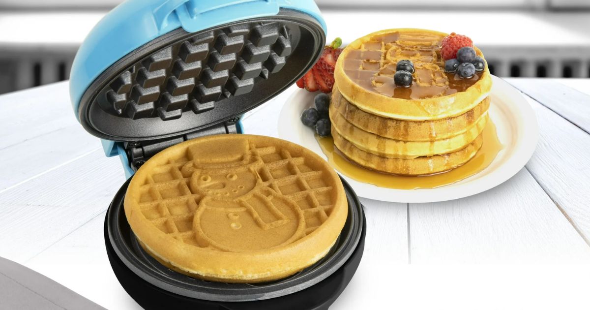 Mini Santa Waffle Maker Only $3.89 at Walmart - The Freebie Guy® ️️️